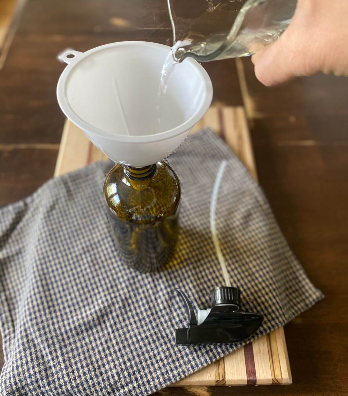 Homemade Bathroom Cleaner - The Humming Homemaker